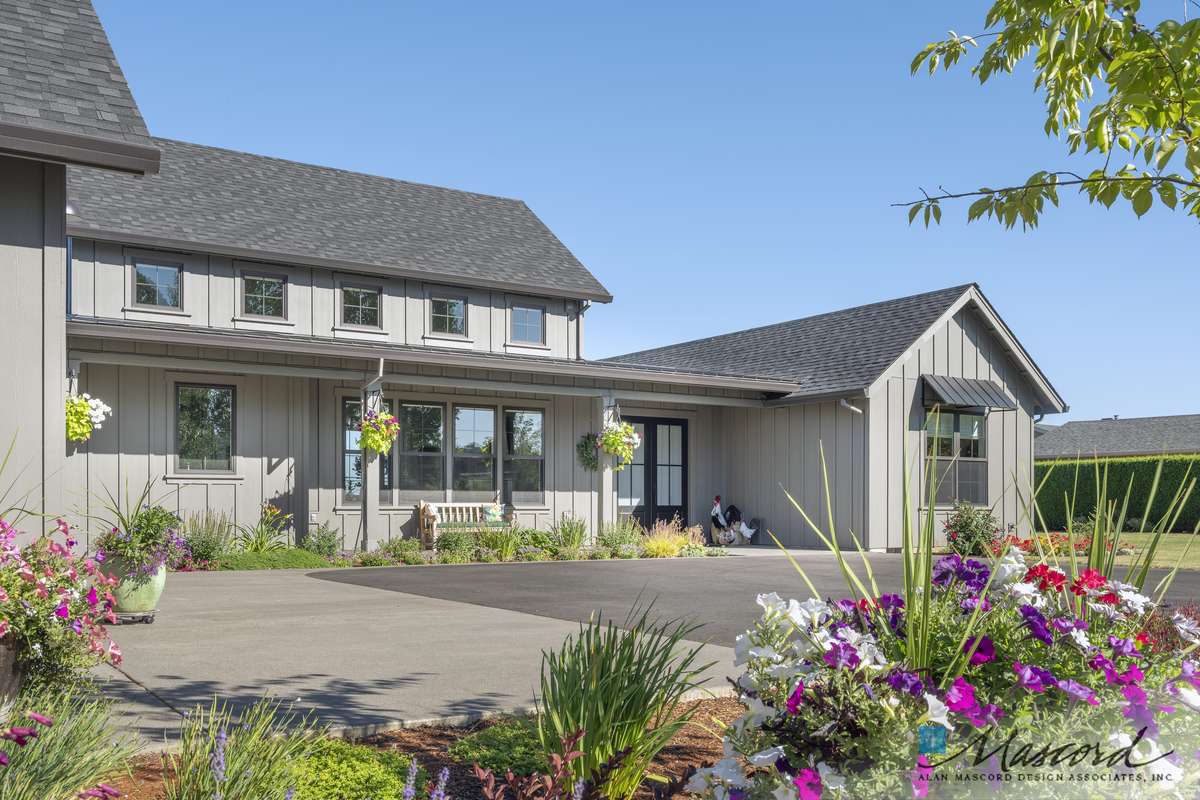 Caledonian: Wonderful Farmhouse Layout | 2456 Sq Ft